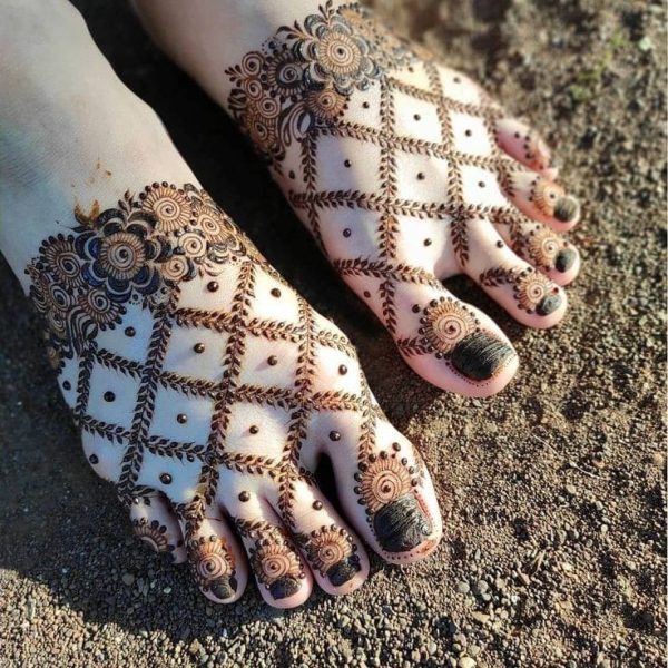 27 Latest Mehndi Design For Feet - Wedding Secrets