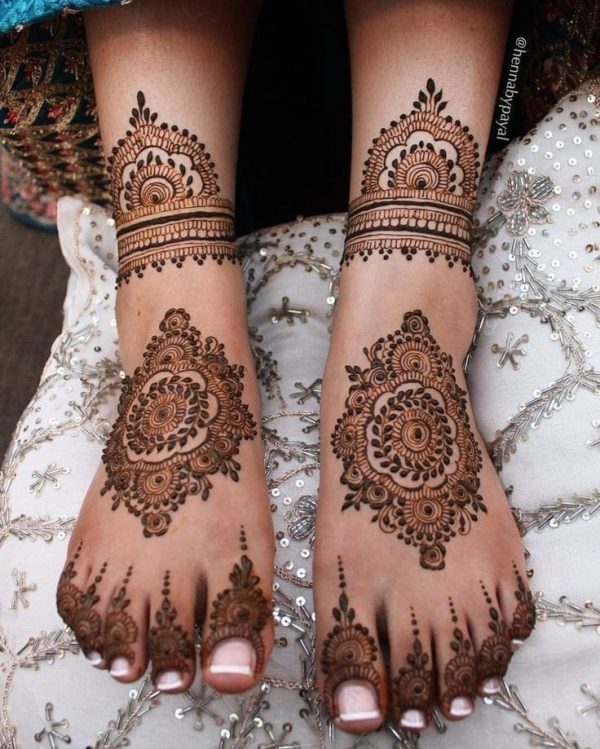 27 Latest Mehndi Design For Feet - Wedding Secrets