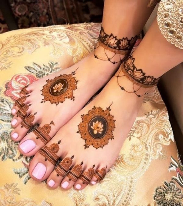 27 Latest Mehndi Design For Feet - Wedding Secrets
